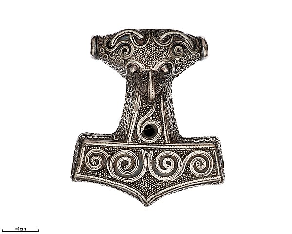 7 Hammer Symbolic Meanings: Strength, Craftsmanship & More